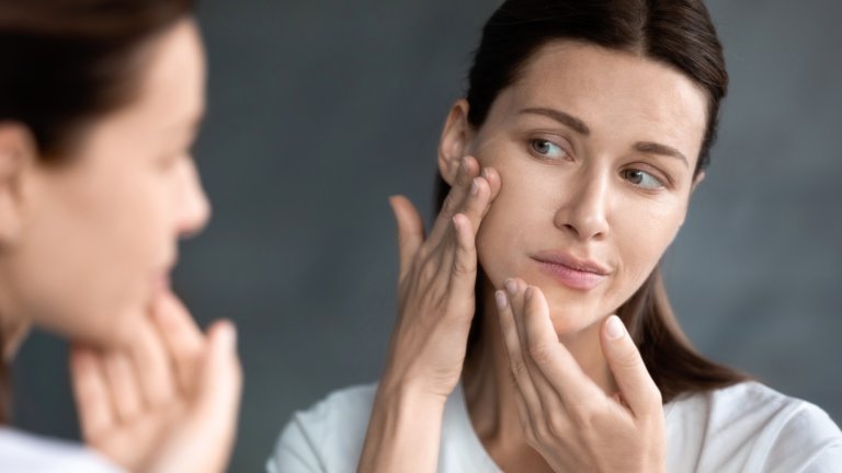 Piel seca y escamosa: síntomas y causas | hedonai